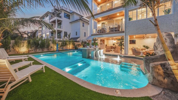New/private Beach/pool Bar/volleyball/waterslide/rock Wall/rooftop-gulf Views - Siesta Key, FL