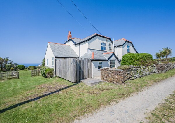 Merlins Cottage - Tintagel - Boscastle