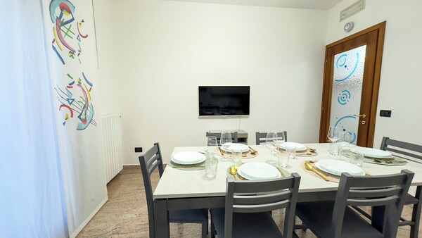 Casa Micio - Two Bedroom Apartment, Sleeps 6 - Sottomarina