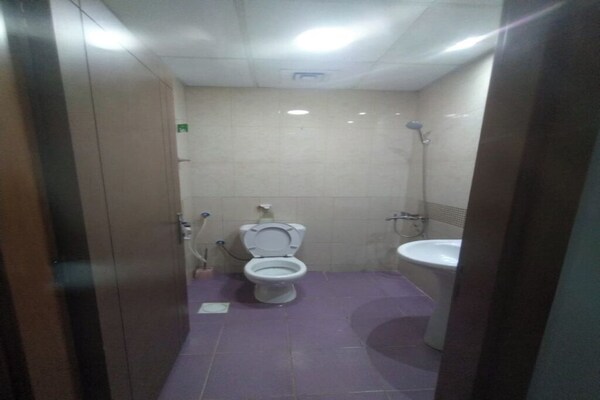 Charming Sleeping Place In Brilliant Dubai With Wifi, Ac - Dubai