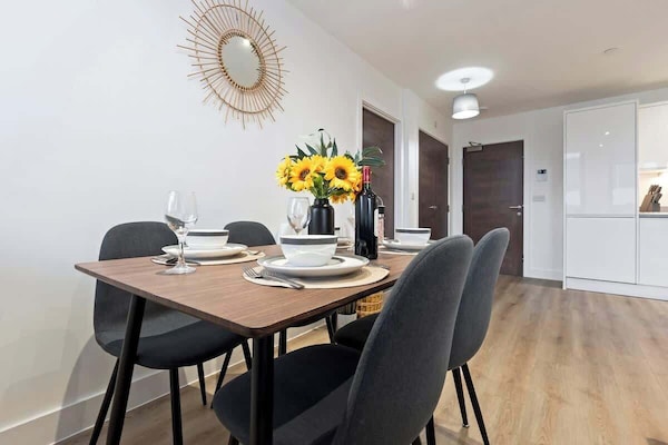 Pristine Flat, Ideal For Small Groups, Sleeps 4! - Altrincham