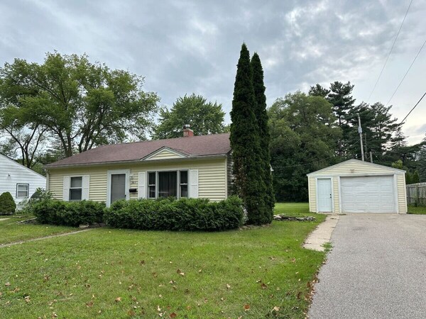 Cute And Cozy Near Parks - Midland, MI