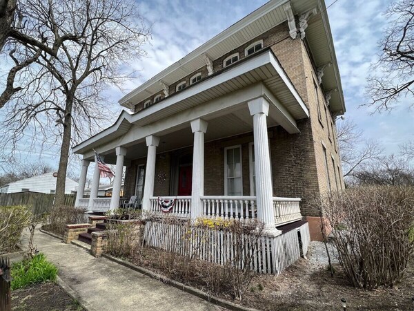 James Entire Apt @ The Historic Mccormick House - Bay City, MI