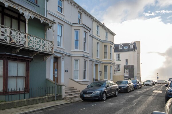 Sherbourne House - Seaside Apartment - テンビー