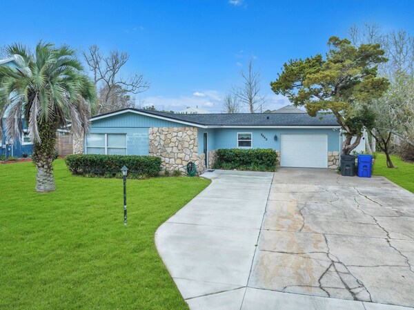 Blue Heron - 4 Bedroom / 2 Bath, Walking Distance To The Beach - St. Augustine Beach, FL