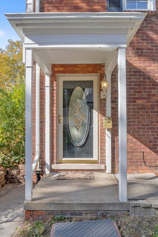 Modern Townhouse Near Everything Shopping Center - Dearborn, MI