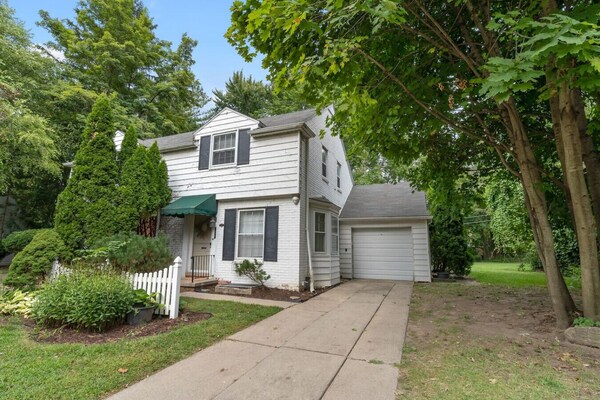 Newly Renovated In Historic Neighborhood Near Dtw - Dearborn, MI