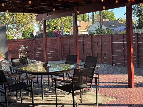 Eclectic Updated 3-bedroom Bungalow With Wifi,  Ac & W/d In Los Angeles - Los Ángeles, CA