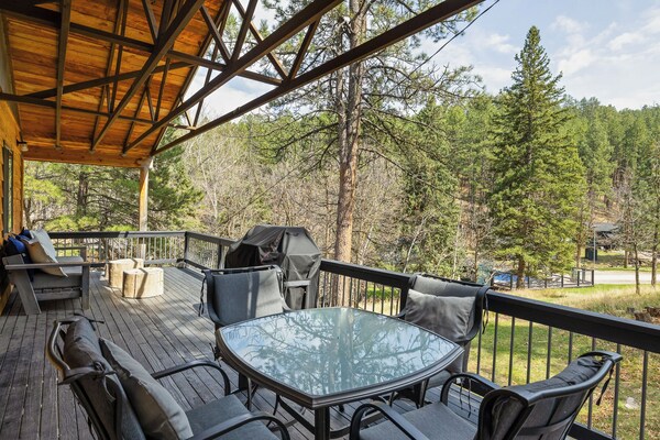 The Oak Grove Cabin - Keystone, SD