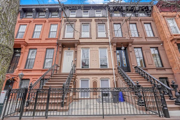 Stylish 3br Home Near Nyc  Perfect Location! - 