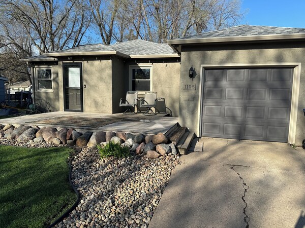 Hilltop Heights Home.  Safe Neighborhood Minutes From Downtown. - South Dakota