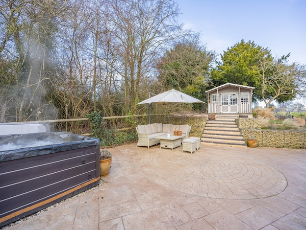 5 Bedroom Accommodation In Shurdington - Cheltenham