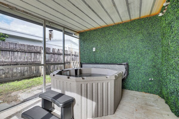 Hot Tub Haven: 4 Mi To Hard Rock Stadium! - Miramar, FL