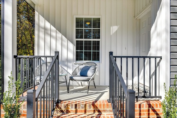 Near Shopping & Dining: Pet-friendly Dallas Apt! - Gastonia, NC