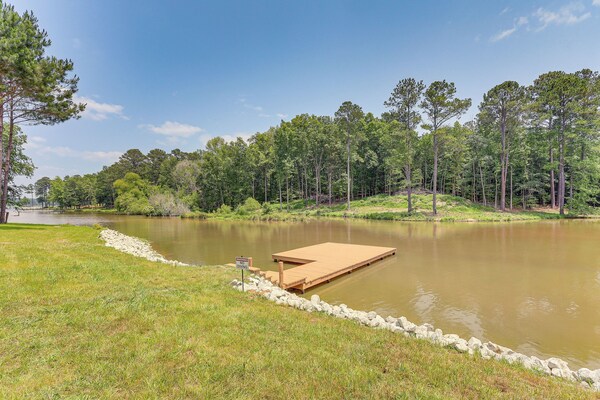 Fire Pit & Kayaks: Lake Oconee Waterfront Escape! - Lake Oconee, GA