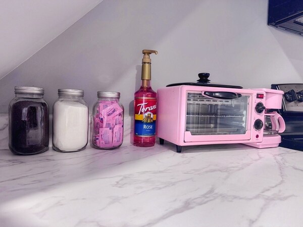 Pink Paradise! Cozy Getaway Near Su! - Liverpool, NY