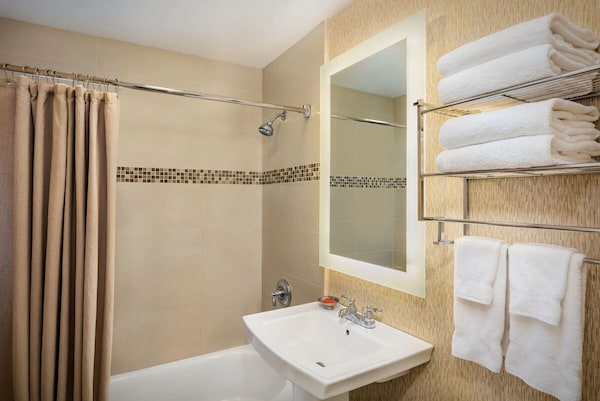 Indulge In An Unforgettable Getaway Experience! Garden View, Pets Allowed, Pool - San Diego, CA