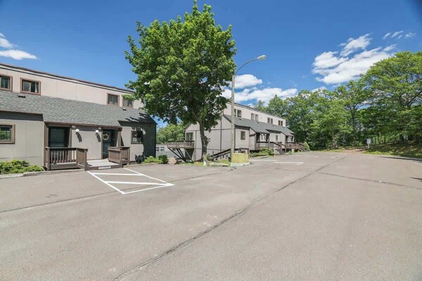 Pocono Mountain Chalet | Camelback Ski-in Ski-out! - Tannersville, PA