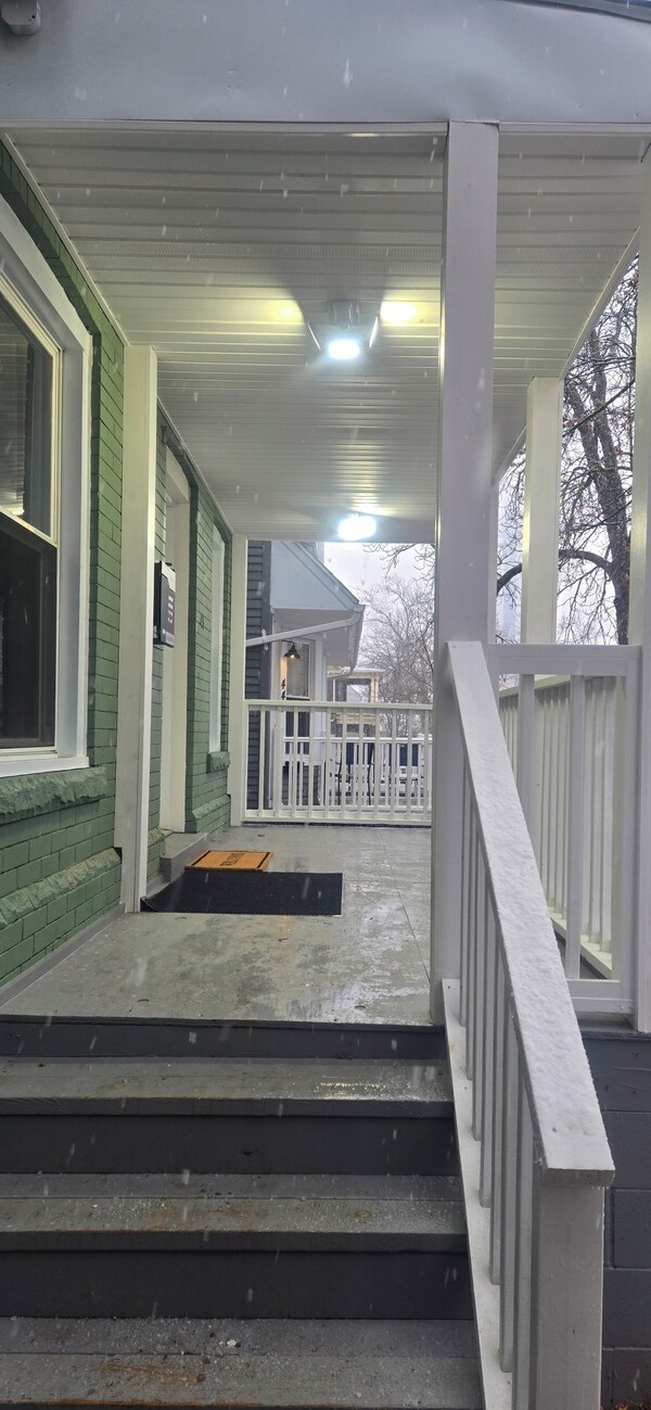 New & Modern Home - Just A 5-minute Walk To The Falls!" - Aquarium of Niagara, Niagara Falls