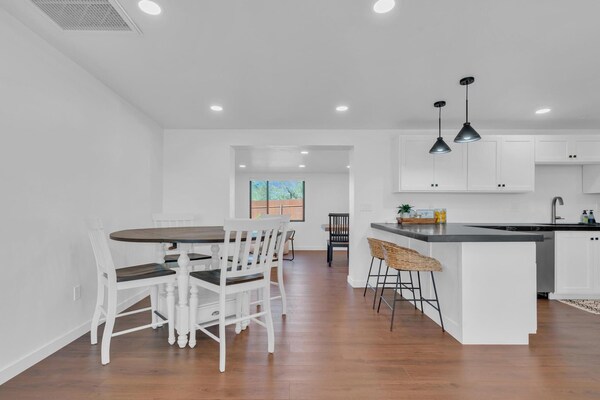 Spacious 4-bedroom Modern House With Gorgeous Mountain Views - Oro Valley, AZ