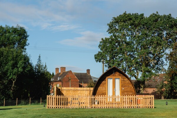 Ensuite Wooden Cabin In Rural Staffordshire - Tamworth Castle