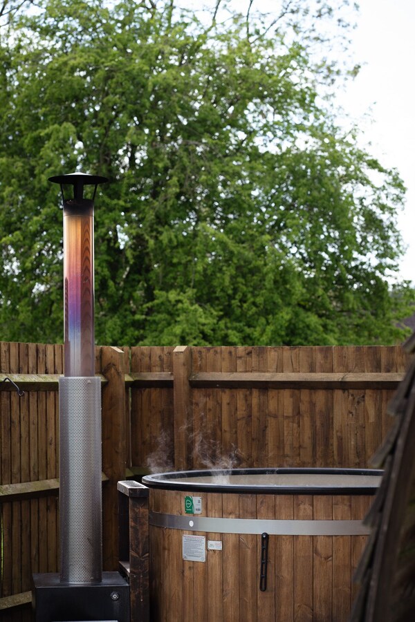 Ensuite Wooden Cabin With Hot Tub - Derbyshire