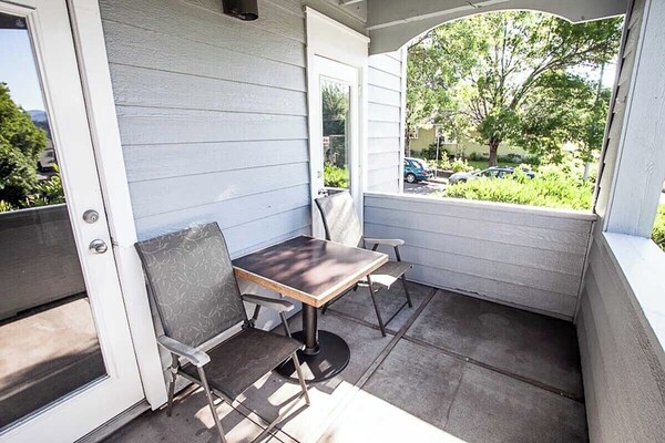 Chic Design - 1 Bedroom, Pull Out Sofa, 2 Bathrooms - Walking Distance To Downtown Hood River - White Salmon, WA