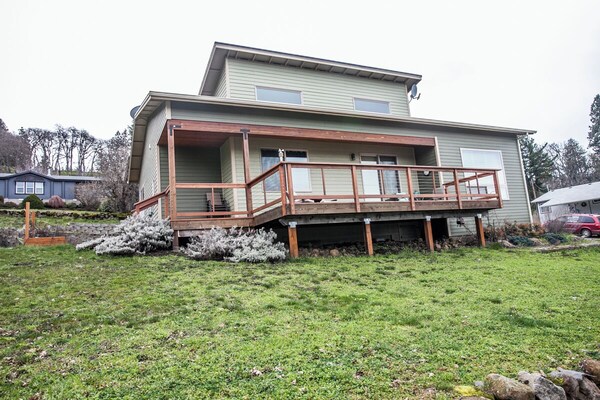 Mosier River View- 2 Bedrooms, 1.5 Bathrooms - Sweeping Panoramas - The Dalles, OR