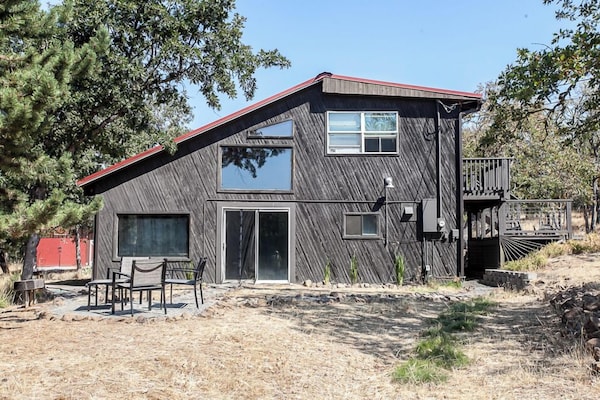 Rustic Retreat - 3 Bedrooms, 3 Bathrooms - Beautiful Cabin On 5 Acres Of Land - The Dalles, OR