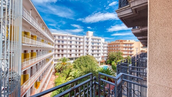 Apartment 'Costacabana -  Dali' With Shared Pool, Balcony And Wi-fi - Lloret de Mar