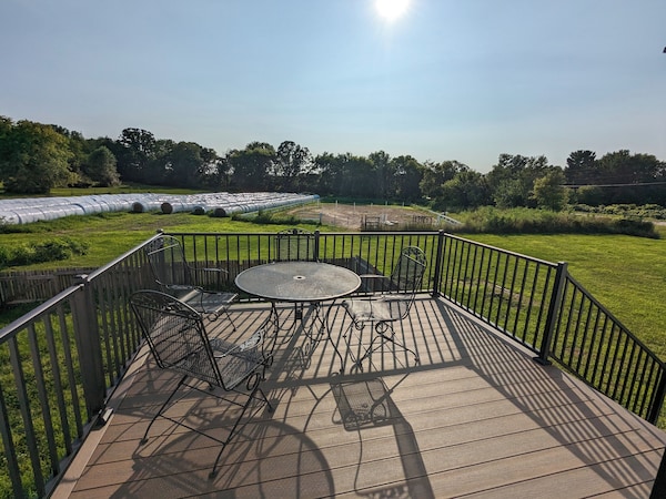 Spacious 6-bedroom House Located On A Beautiful Large Horse Farm! - Eau Claire, WI
