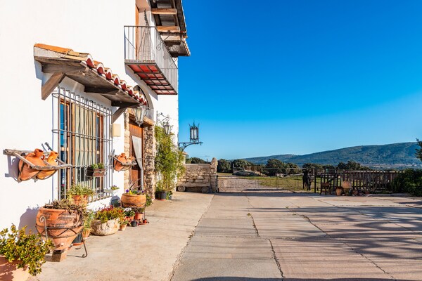 Landhaus 'Vell' Mit Bergblick, Privatem Garten Und Wi-fi - Tírig