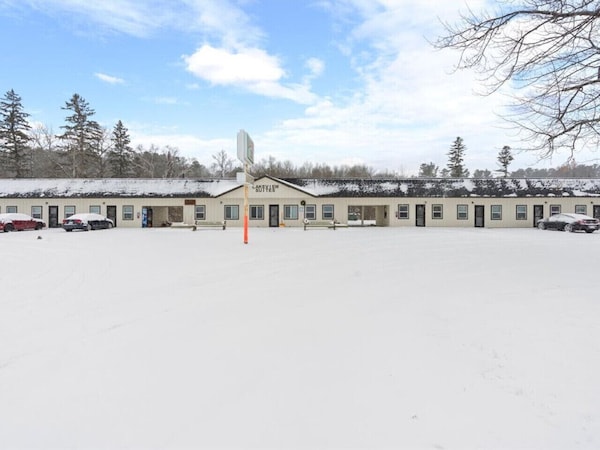 Leech Lake Views | Quaint Stay Near Town & Hiking - Walker, MN