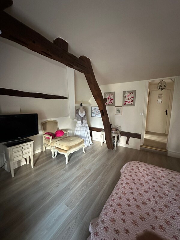 Guest House 'English Roses' With Private Pool, Shared Garden And Wi-fi - Normandy