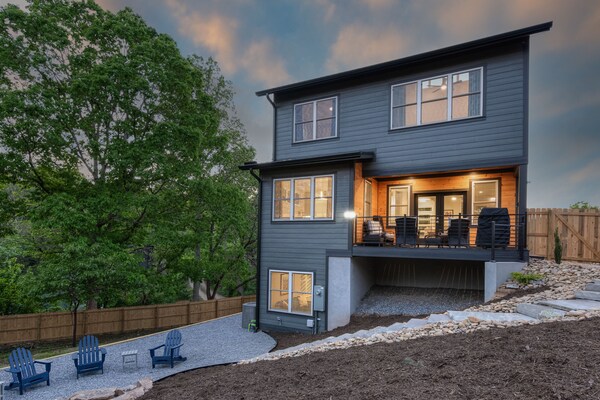 Modern, Family + Pet-friendly! Mins From Downtown Avl! Firepit, Hot Tub & Games! - Weaverville, NC