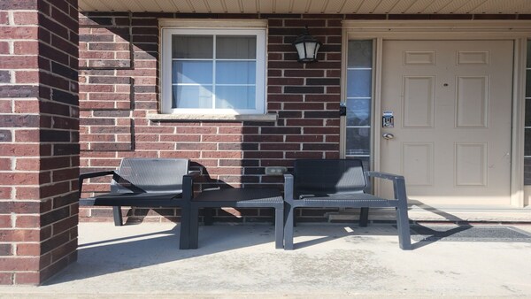 Ivory Staycation-shared Kitchen , Washroom (2-1), Street Parking At Owners Risk - Ontario
