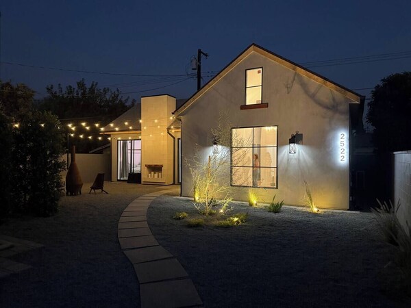Charming 1br Near Airport & Studios , Ev - 柏本克