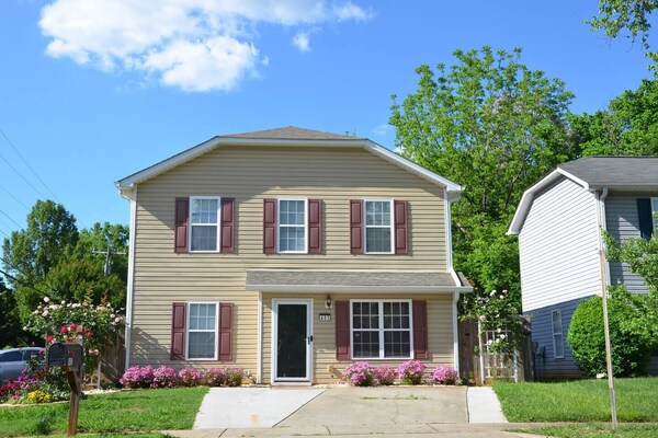 Downtown Gem W/ Fenced Yard, Bbq Grill And Firepit - Charlotte, NC
