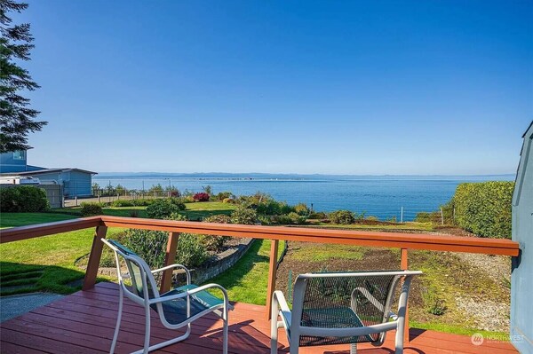 Cliffside Rest, W/ Oceanfront Views Near Olympic National Park + Jacuzzi & Grill - Port Angeles, WA