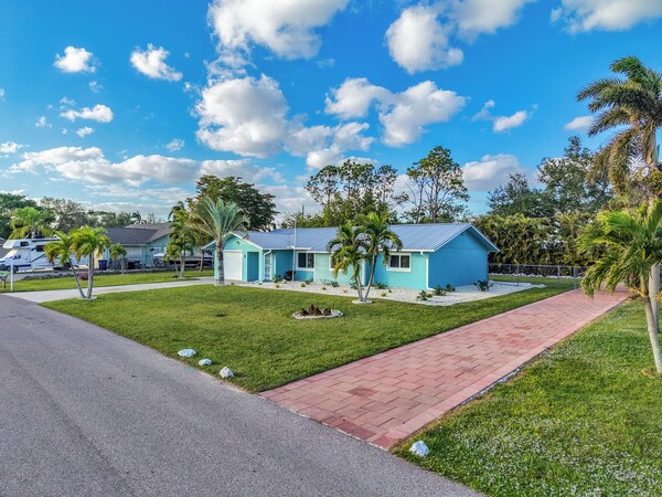 Bring Your Boat! Updated Home Close To 3 Beaches - Florida