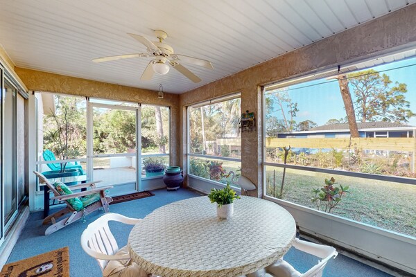 Coastal Charm Within Blocks Of The Gulf Beaches, Snowbird And Dog Friendly, Ac - Venice, FL