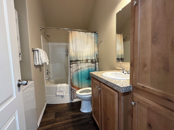 Baby Bear Cabin - Roam Property Management - West Yellowstone, MT