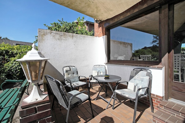 Ferienhaus 'Die Kleine Ferienvilla' Mit Privater Terrasse, Garten Und Wi-fi - Wesselburen
