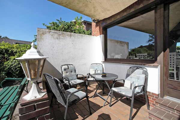 Ferienhaus 'Die Kleine Ferienvilla' Mit Privater Terrasse, Garten Und Wi-fi - Wesselburen
