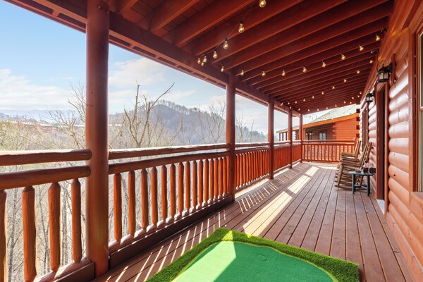Sleeps 20! Indoor Pool & Home Theater | Redesigned | Boulder Ridge By Avantstay - Townsend, TN
