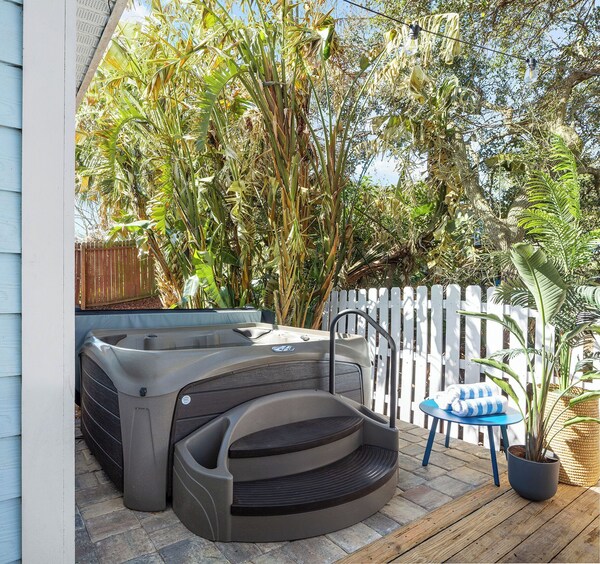 Walk To Beach, Hot Tub, Arcade Games | Cottagecore Coast By Avantstay - St. Augustine, FL