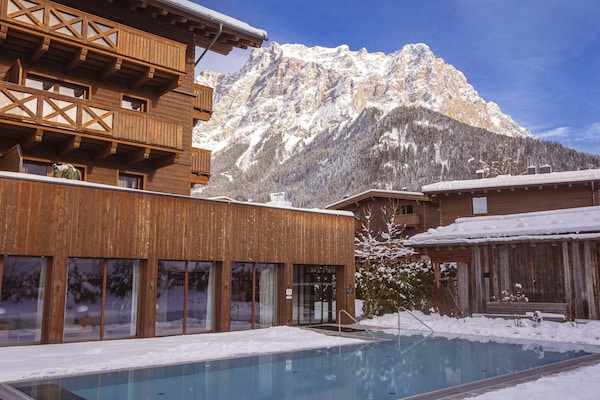 Inviting Chalet With Pool In Tyrol - Garmisch-Partenkirchen