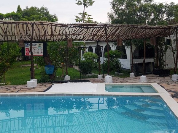 Charming 4-bedroom Bungalow In Fabulous Mombasa Tiwi Beach With Pool. - Diani Beach