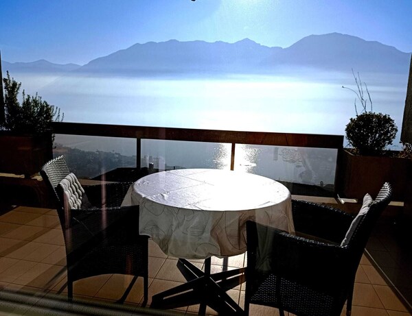 Modern Apartment On The 3rd Floor For 1-4 Persons. - Minusio