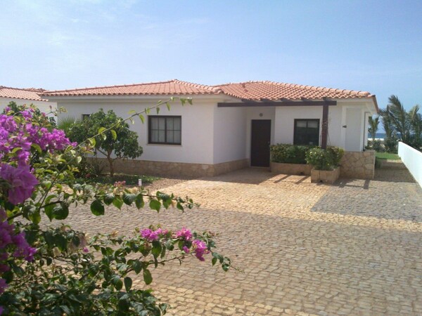 Luxury 4 Bedroom Oceanfront Villa At 5 Star Tortuga Hotel, Santa Maria - Cap-Vert